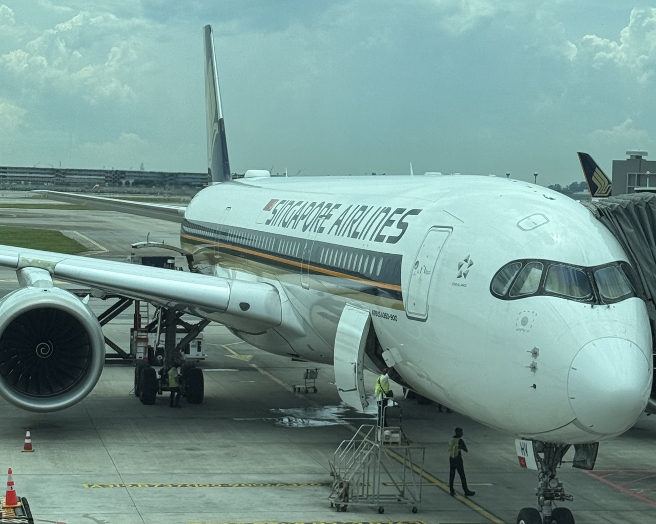 Review of Singapore Airlines flight from Singapore to Manila in Business