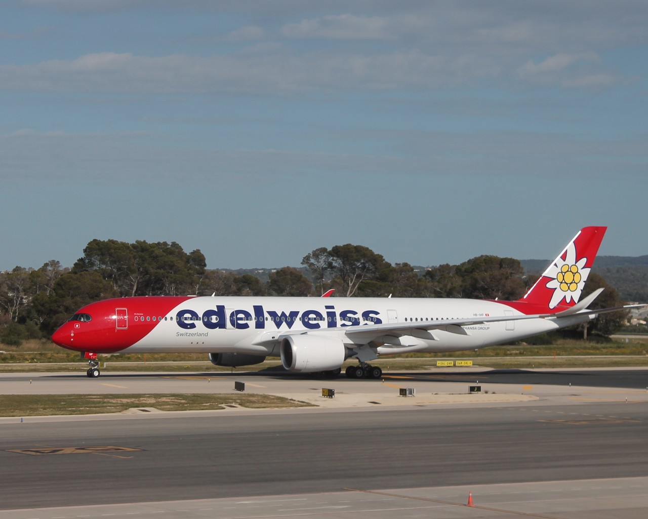 Review of Edelweiss Air flight from Zurich to Palma De Mallorca in Economy