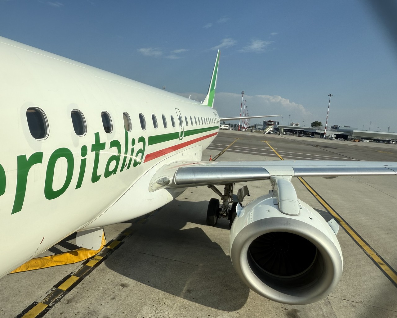 Review of AeroItalia flight from Milan to Rome in Economy