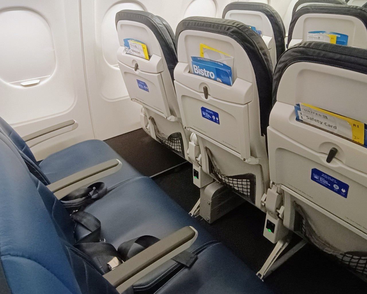 Review of United flight from Houston to Calgary in Economy