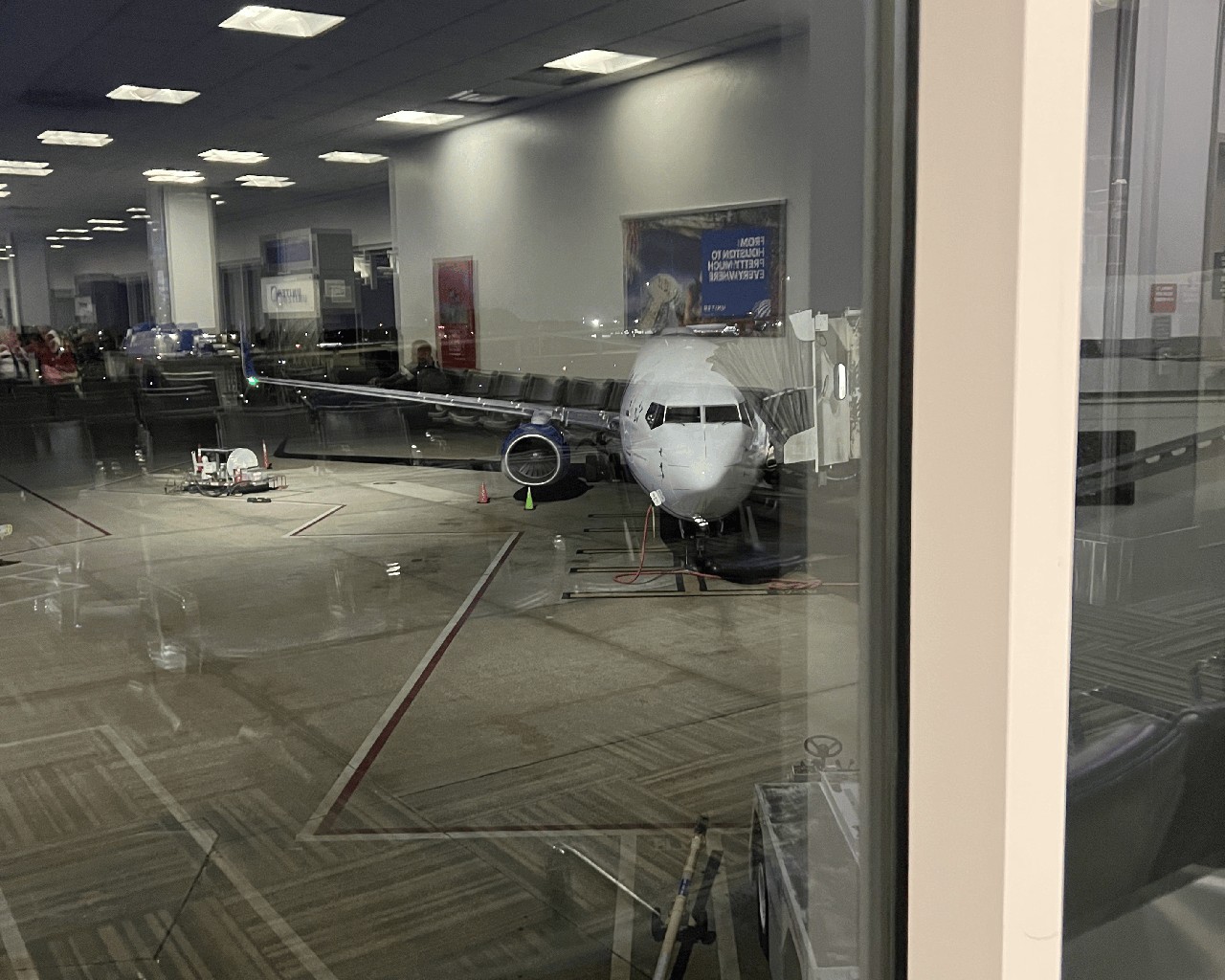 Review of United flight from Houston to Seattle in Economy