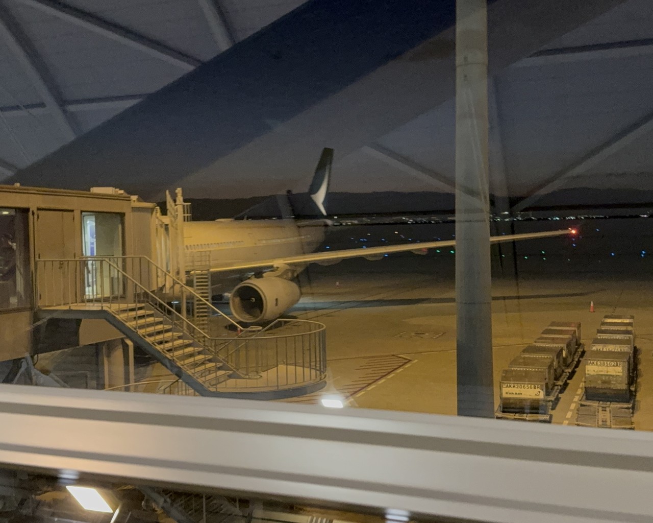 Review of Cathay Pacific flight from Hong Kong to Osaka in Business