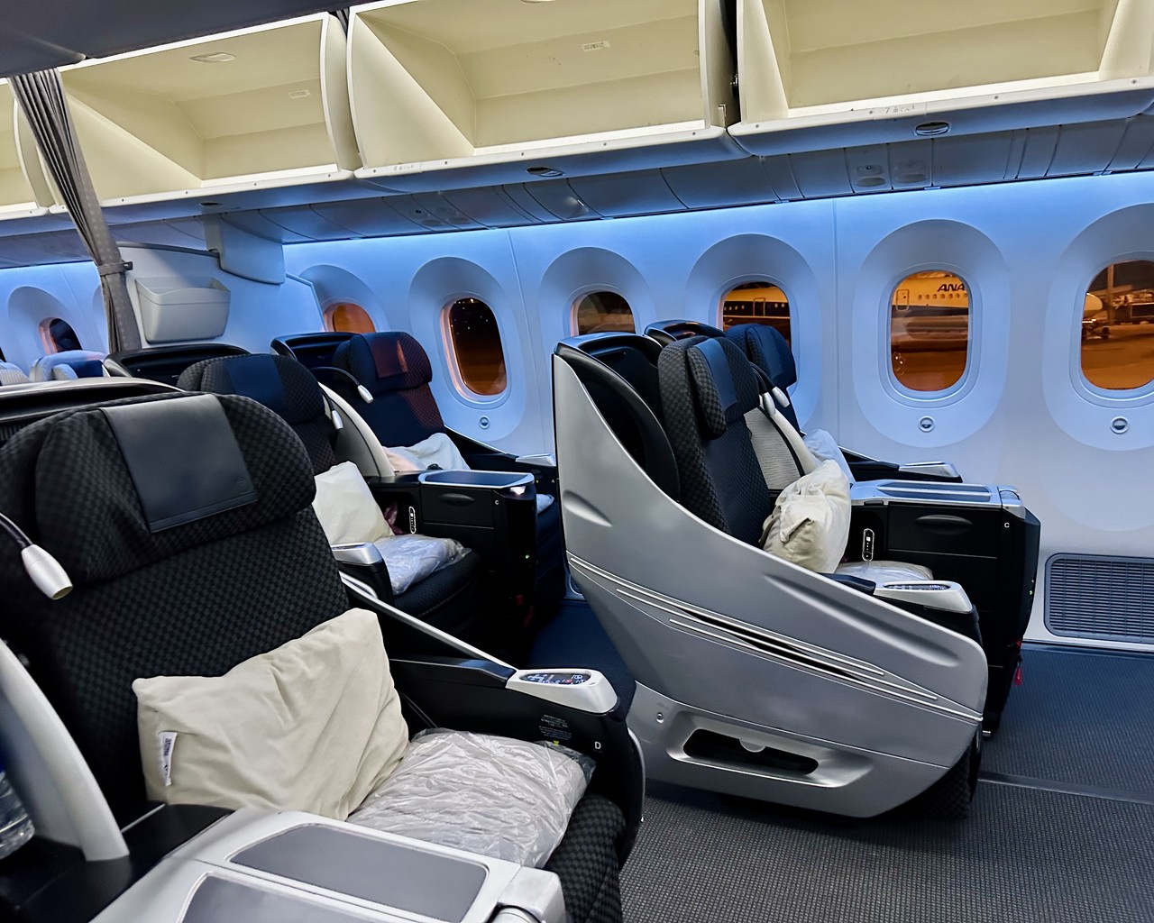 Review of Japan Airlines flight from Osaka to Bangkok in Business