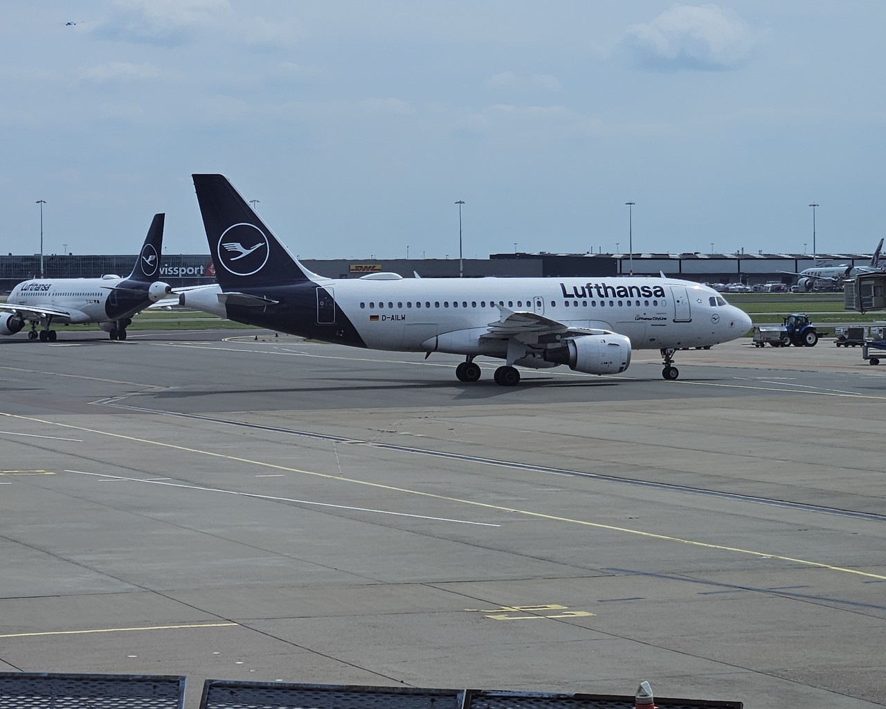 Review of Lufthansa CityLine flight from Amsterdam to Munich in Economy