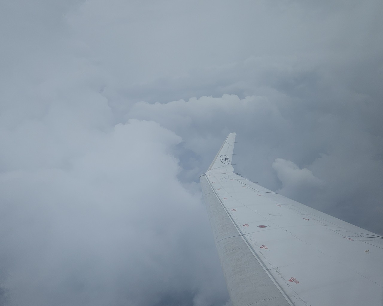 Review of Lufthansa CityLine flight from Munich to Amsterdam in Economy
