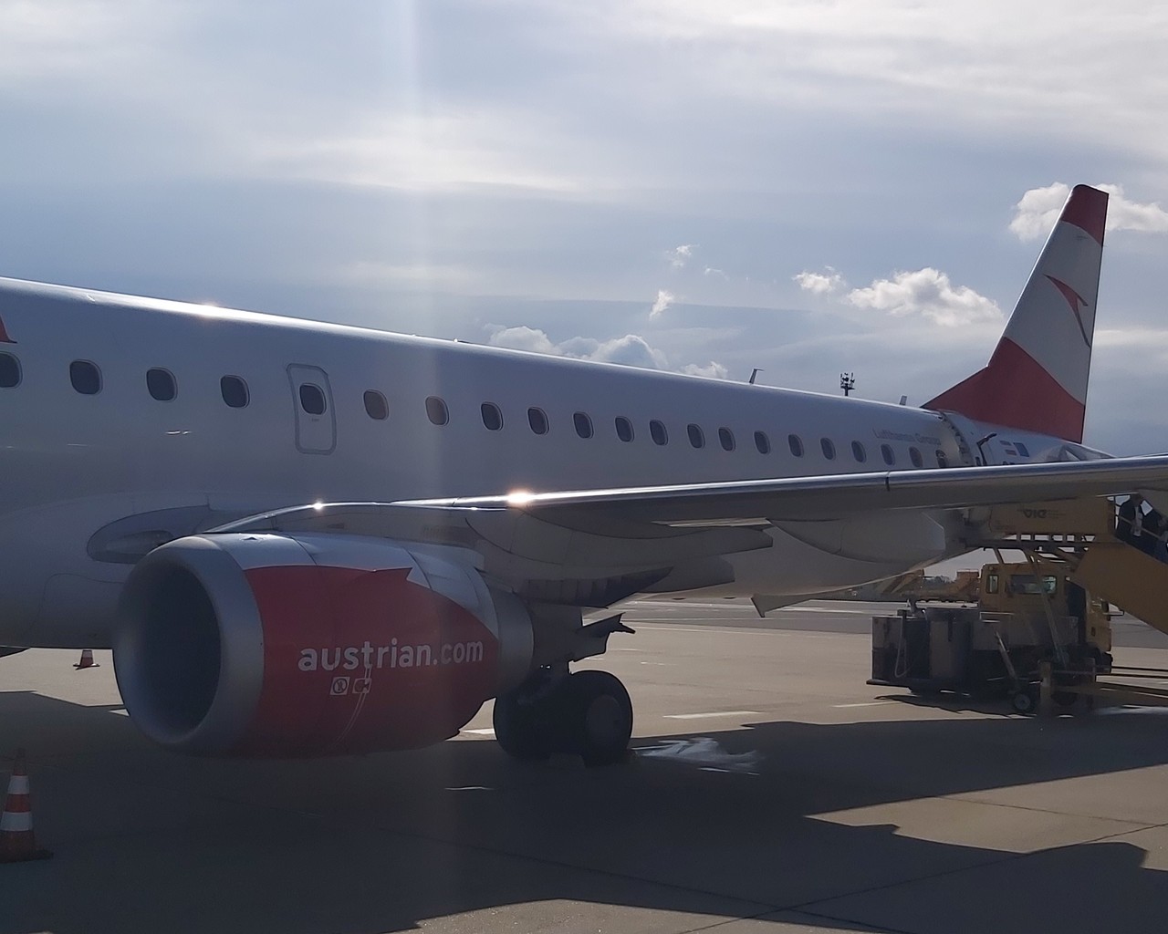 Review of Austrian Airlines flight from Geneva to Vienna in Economy