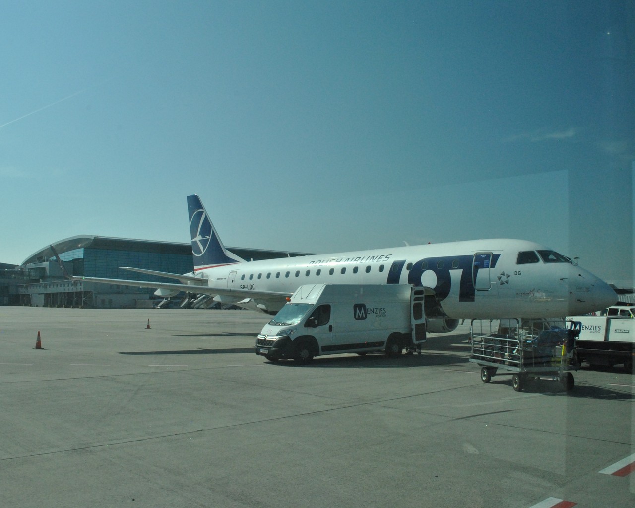 Review of LOT Polish flight from Warsaw to Budapest in Economy