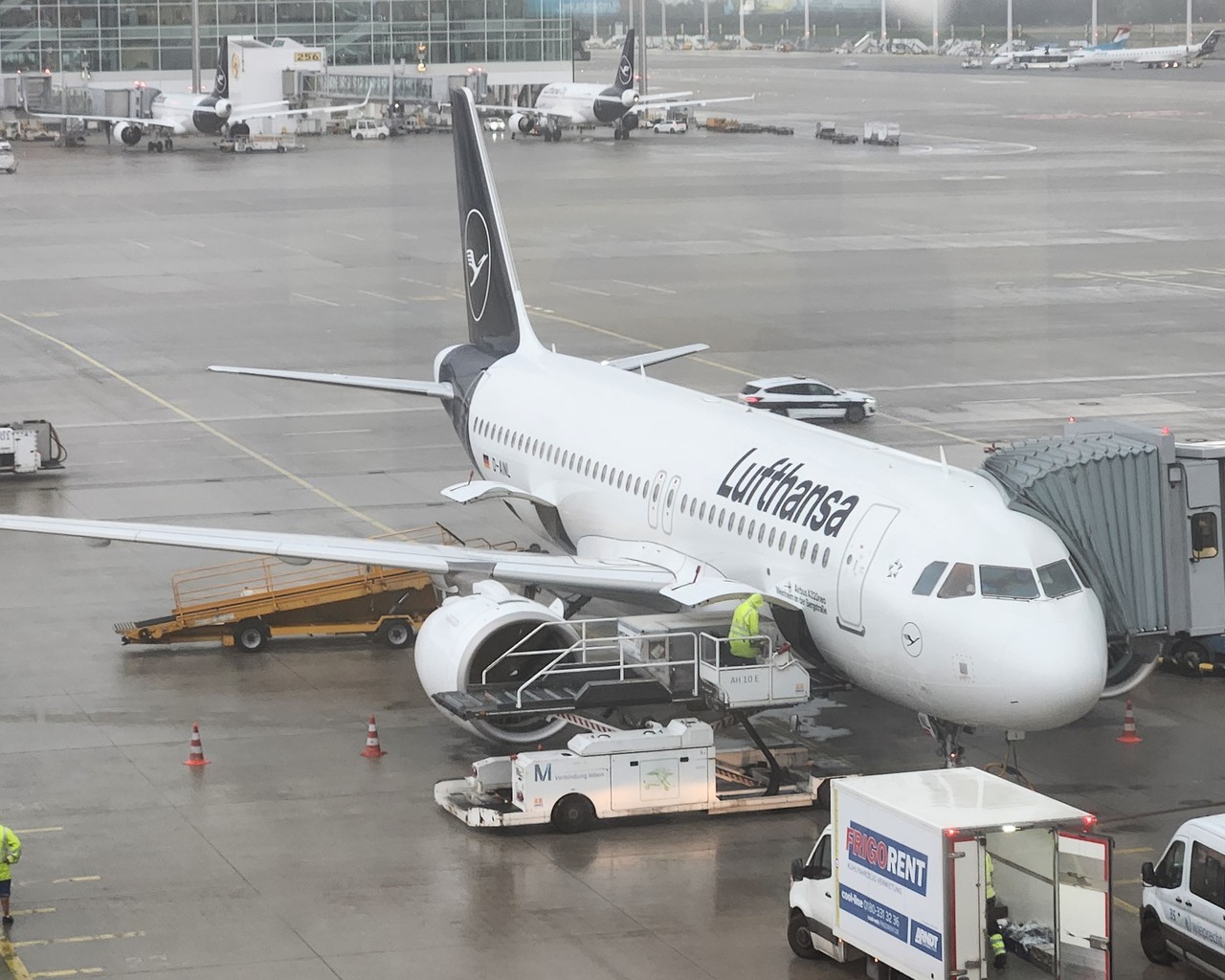 Review of Lufthansa flight from Munich to London in Economy