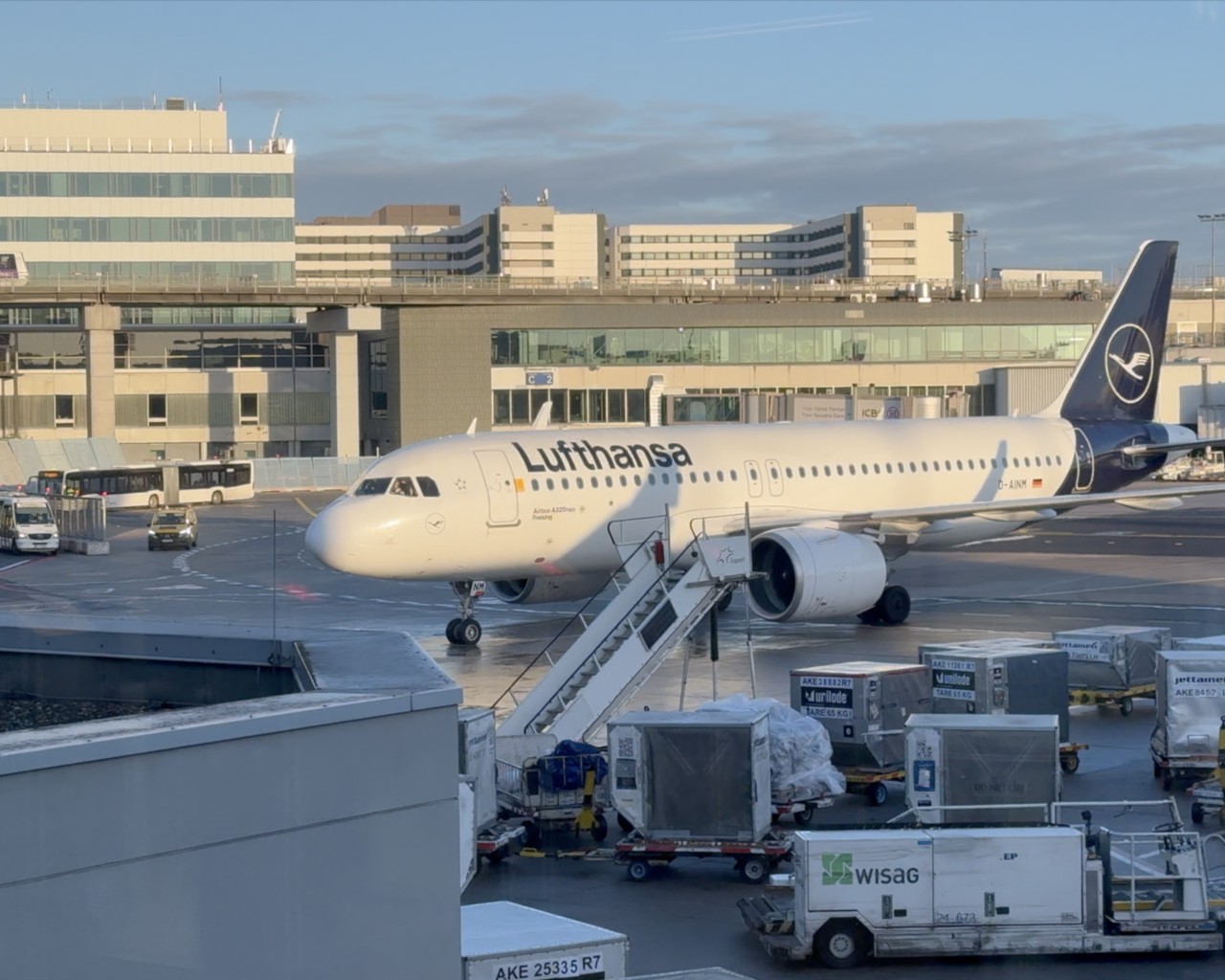Review of Lufthansa flight from Frankfurt to London in Economy